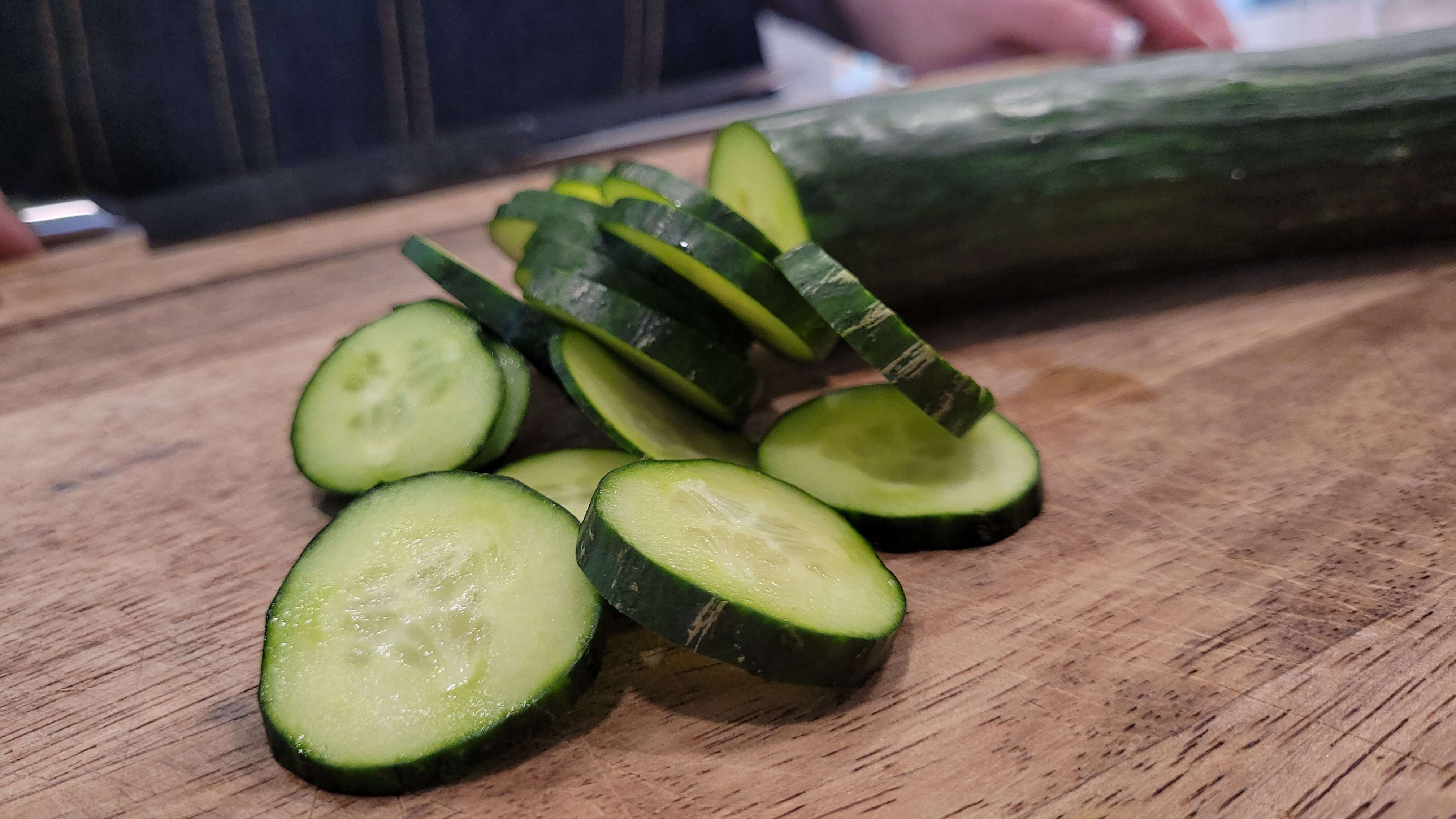 How to Wash Cucumbers and Keep Cucumbers Fresh for Weeks